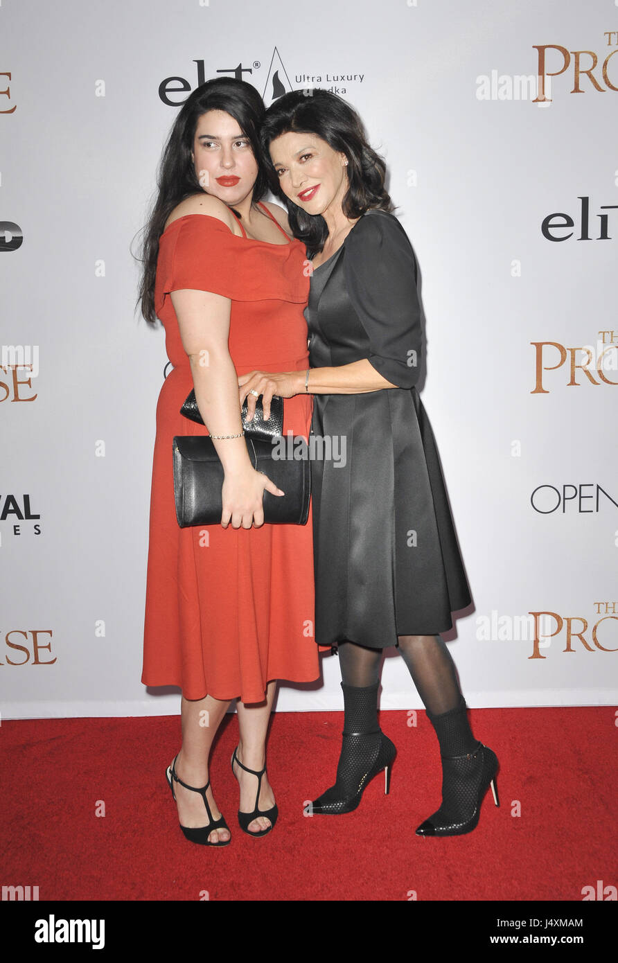 Tara Aghdashloo Manoto