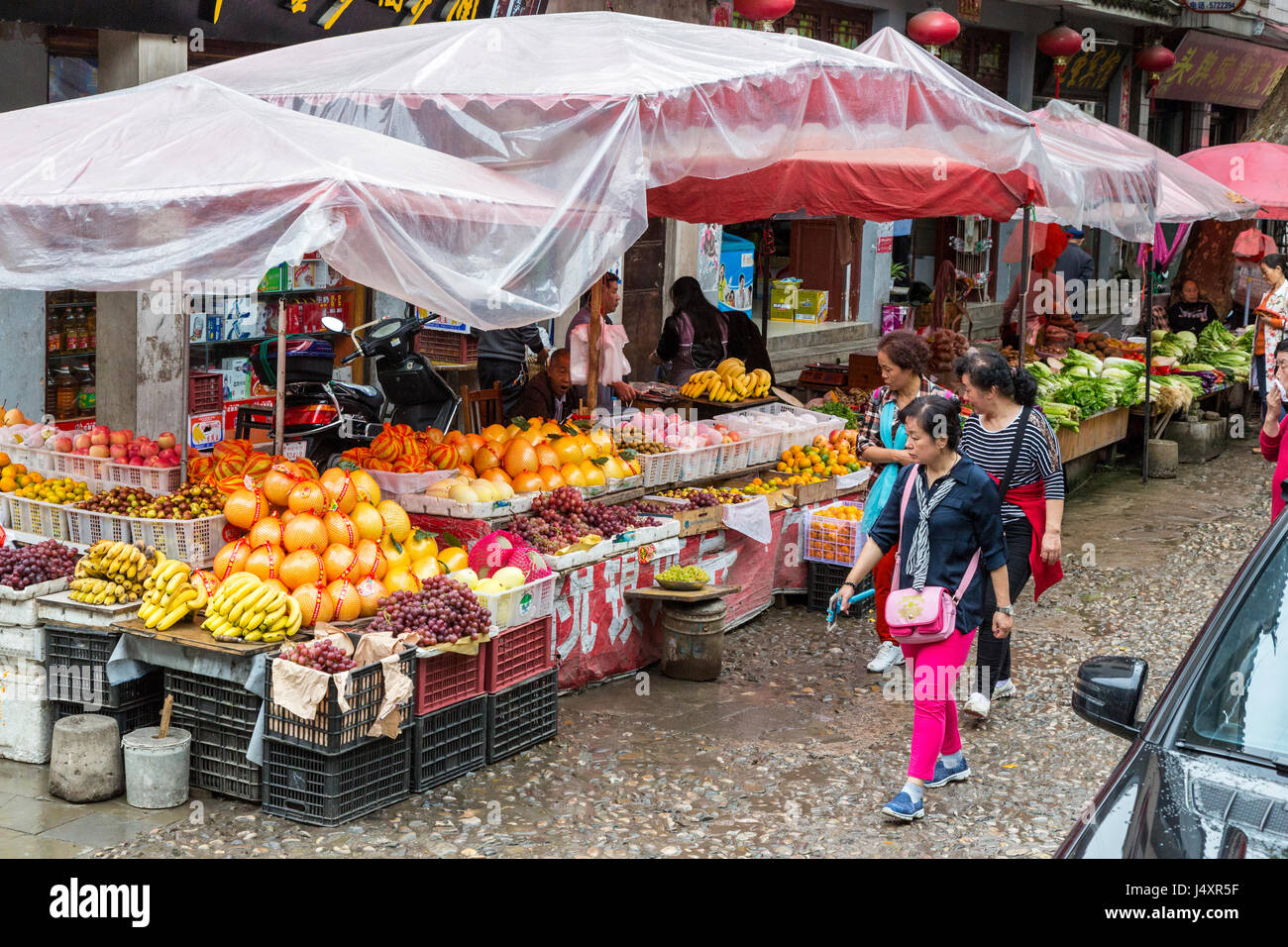 Vegetable stands hi-res stock photography and images - Alamy