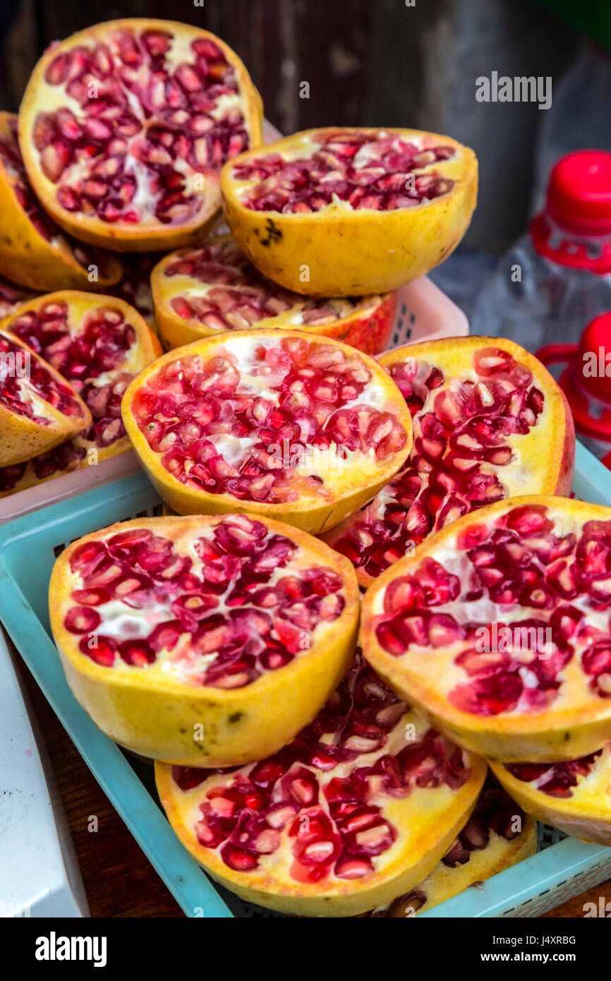 Cut pomegranates hi-res stock photography and images - Alamy