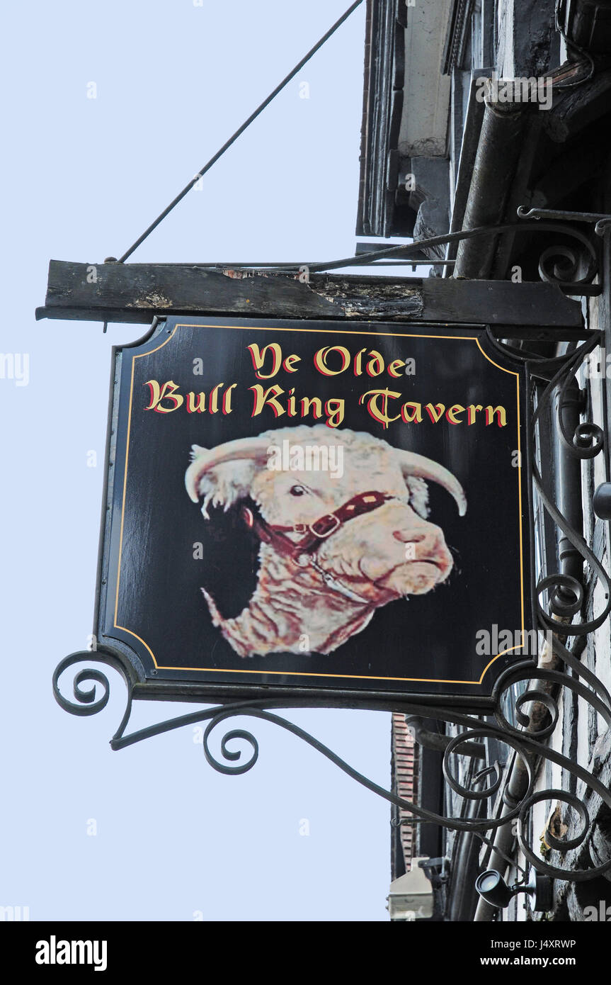 Hanging sign for The Old Bull Tavern, Ludlow Stock Photo - Alamy