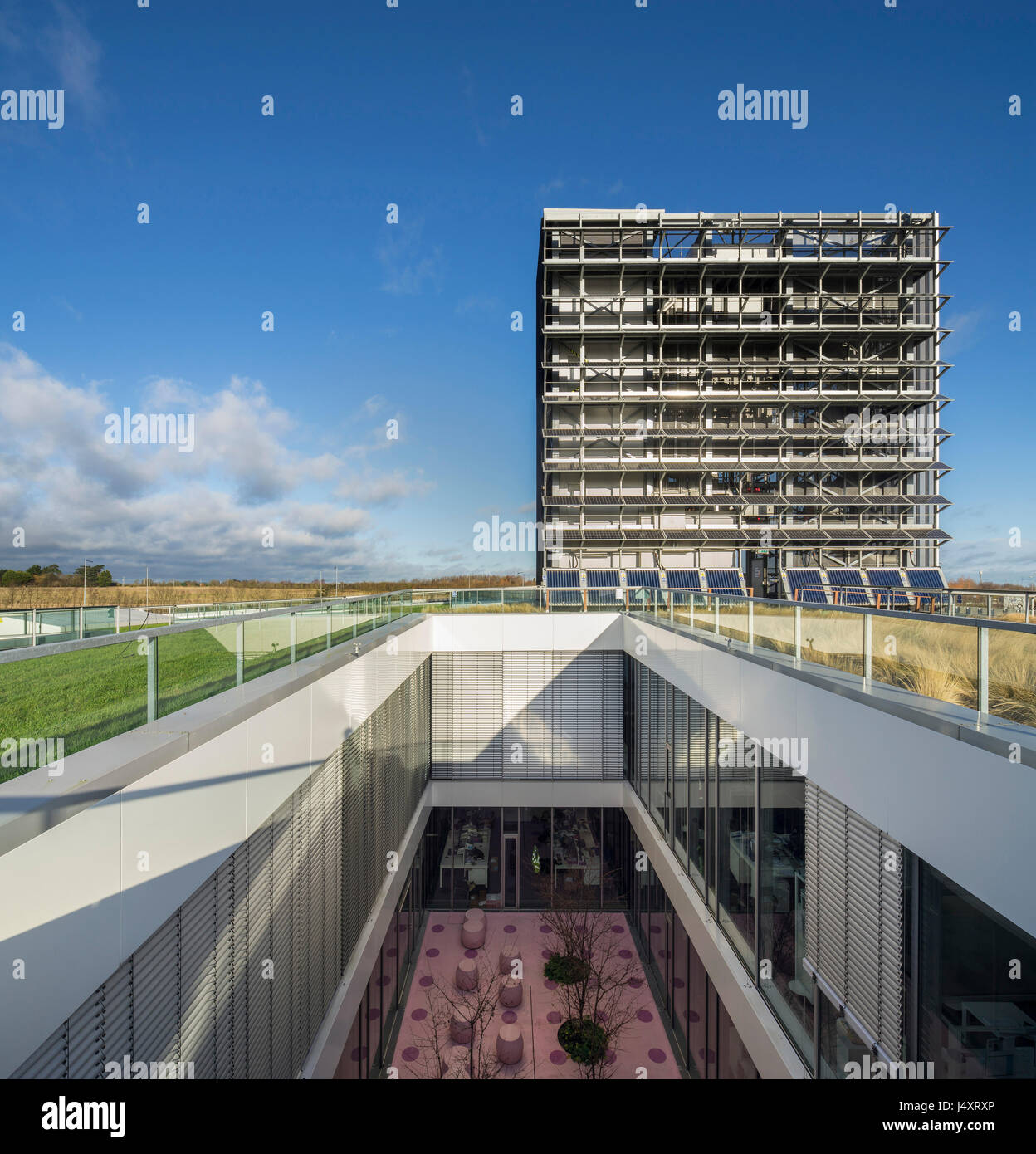 Lightwell exterior hi-res stock photography and images - Alamy