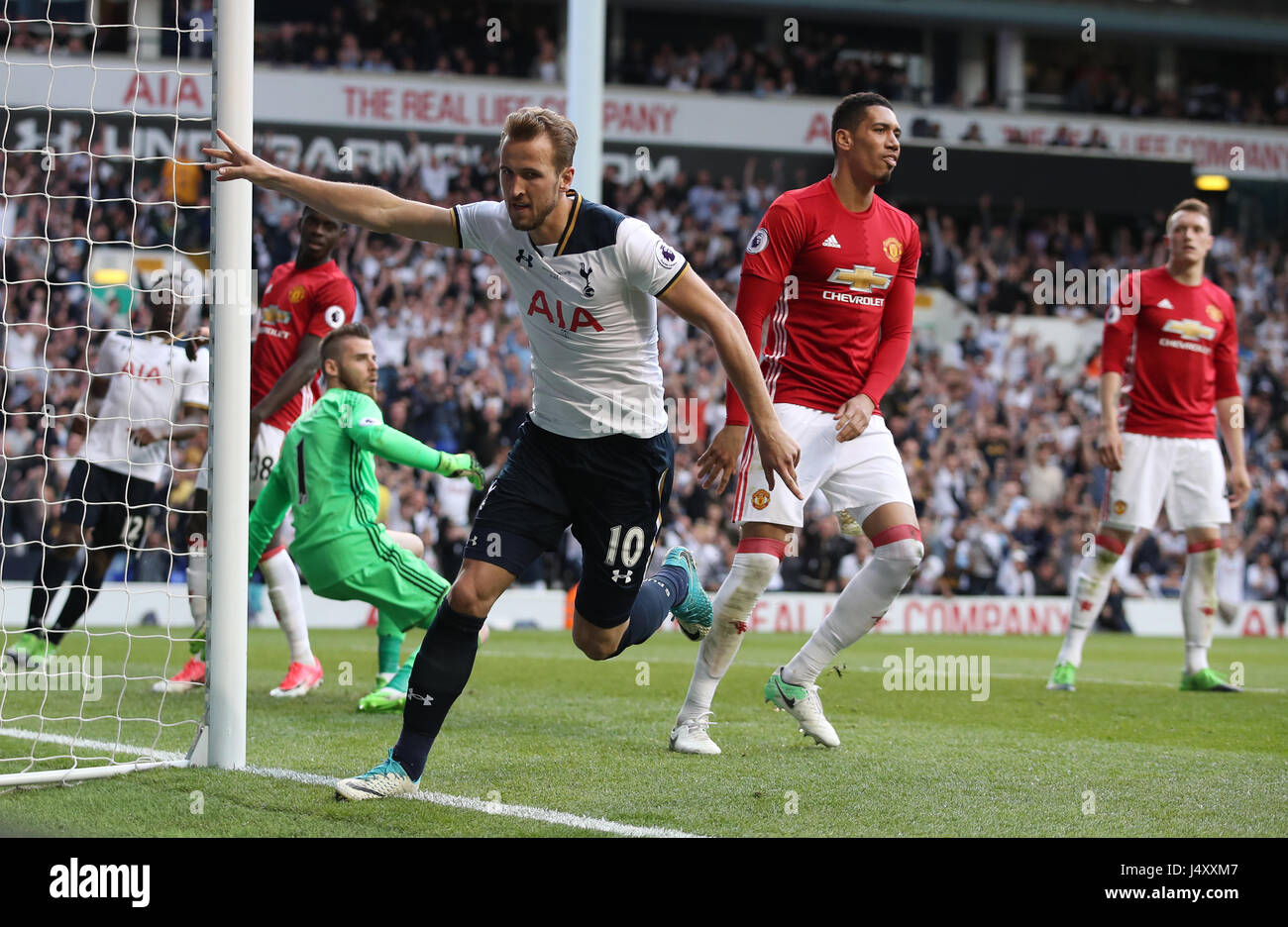 Tottenham Hotspur's Harry Kane celebrates scoring his side's second ...