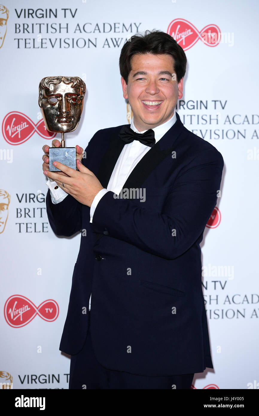 Michael McIntyre with the award for Best Entertainment Performance in ...