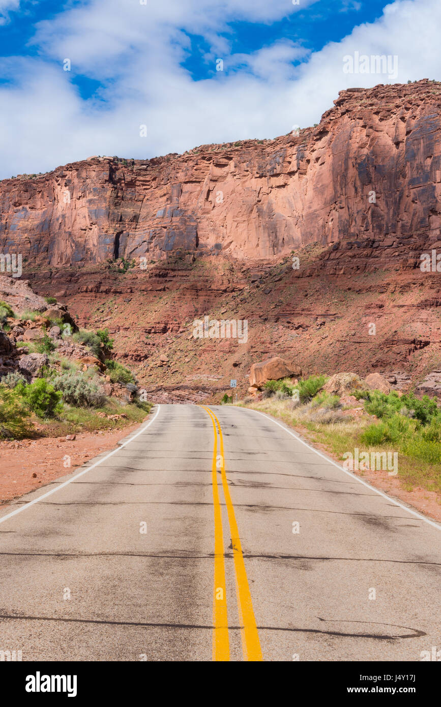 Paved highway with no traffic in canyon and Mesa country of Southern ...