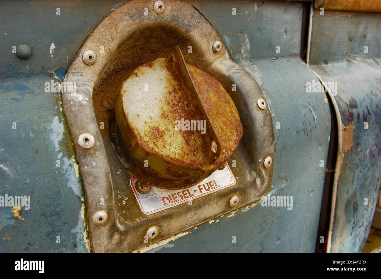 Vintage Land Rover rusty fuel cap Stock Photo - Alamy