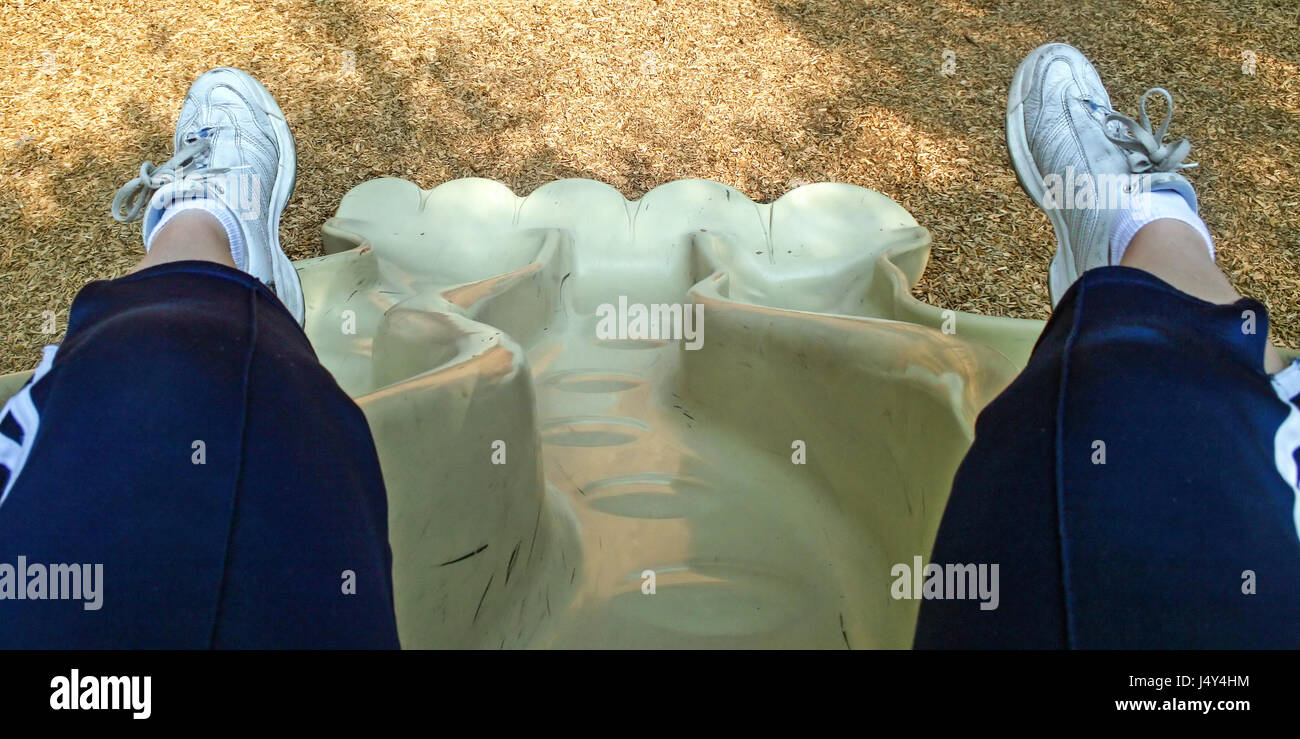 People going down a slide hi-res stock photography and images - Alamy