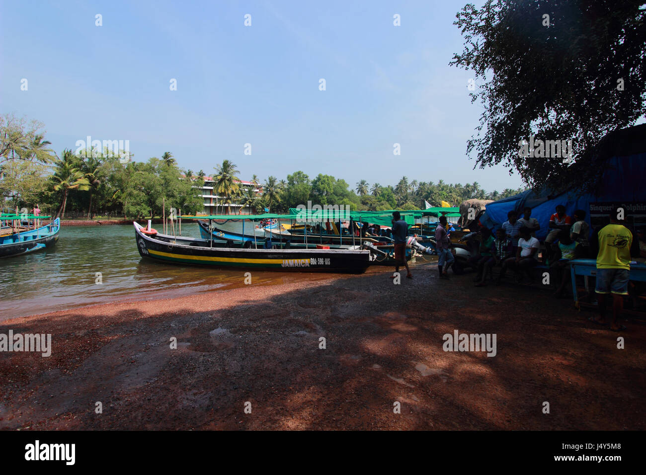 India goa long boats hi-res stock photography and images - Alamy