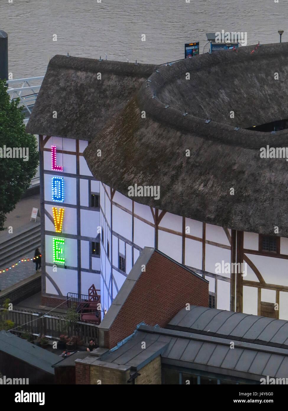 Shakespeares globe theatre architecture hi-res stock photography and ...