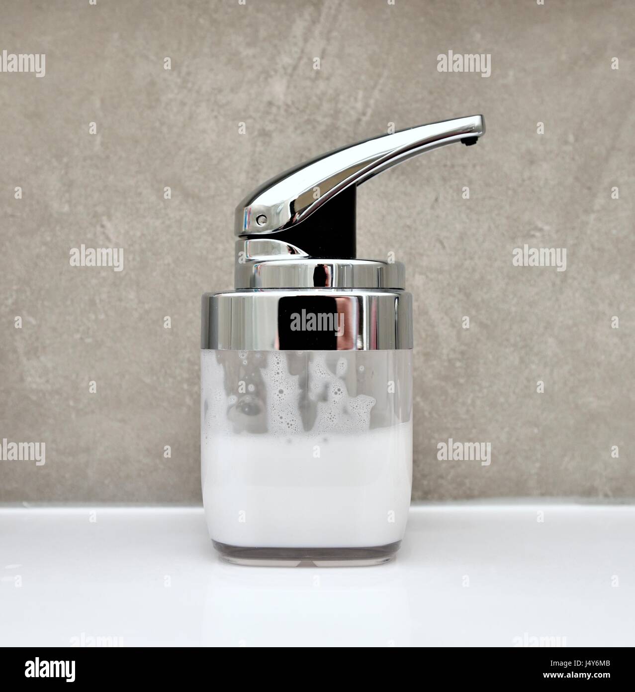 Pump action liquid soap dispenser hi-res stock photography and images ...