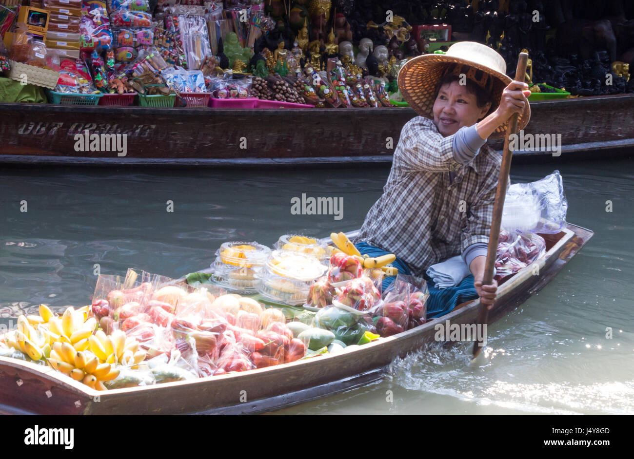 Vendors and tourists in boats on the floating market in Damnoen Saduak ...