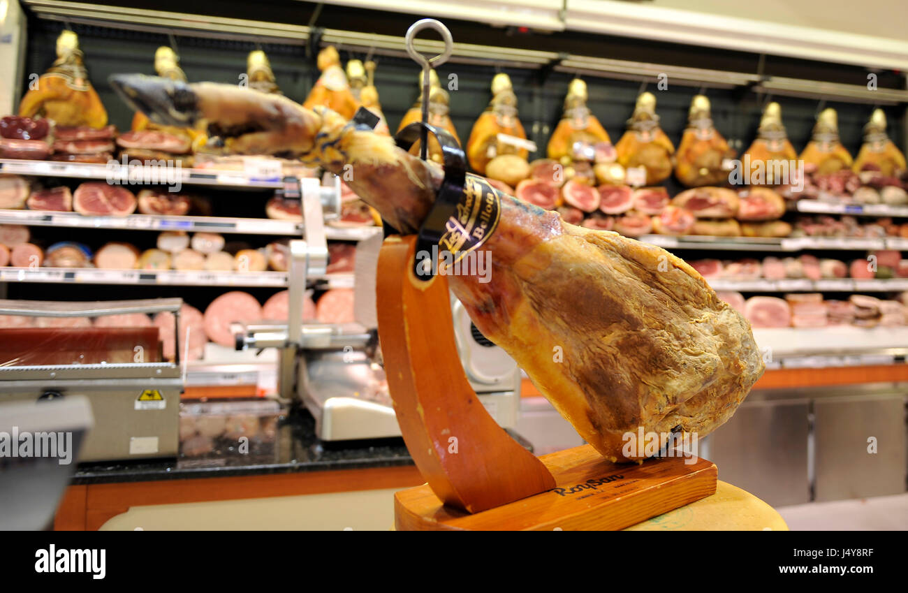 Parma Hams in the Emilia Romagna Market, food valley of italian food ...