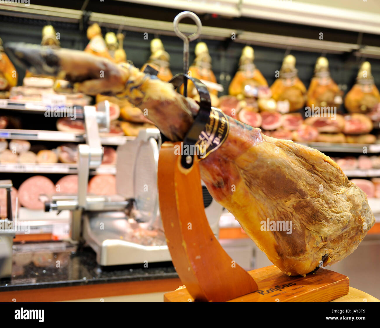 Parma Hams in the Emilia Romagna Market, food valley of italian food ...