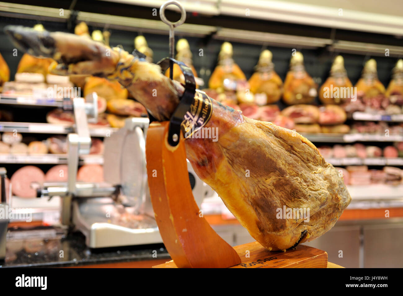 Parma Hams in the Emilia Romagna Market, food valley of italian food ...