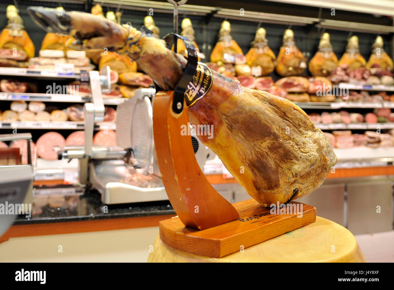 Parma Hams in the Emilia Romagna Market, food valley of italian food ...