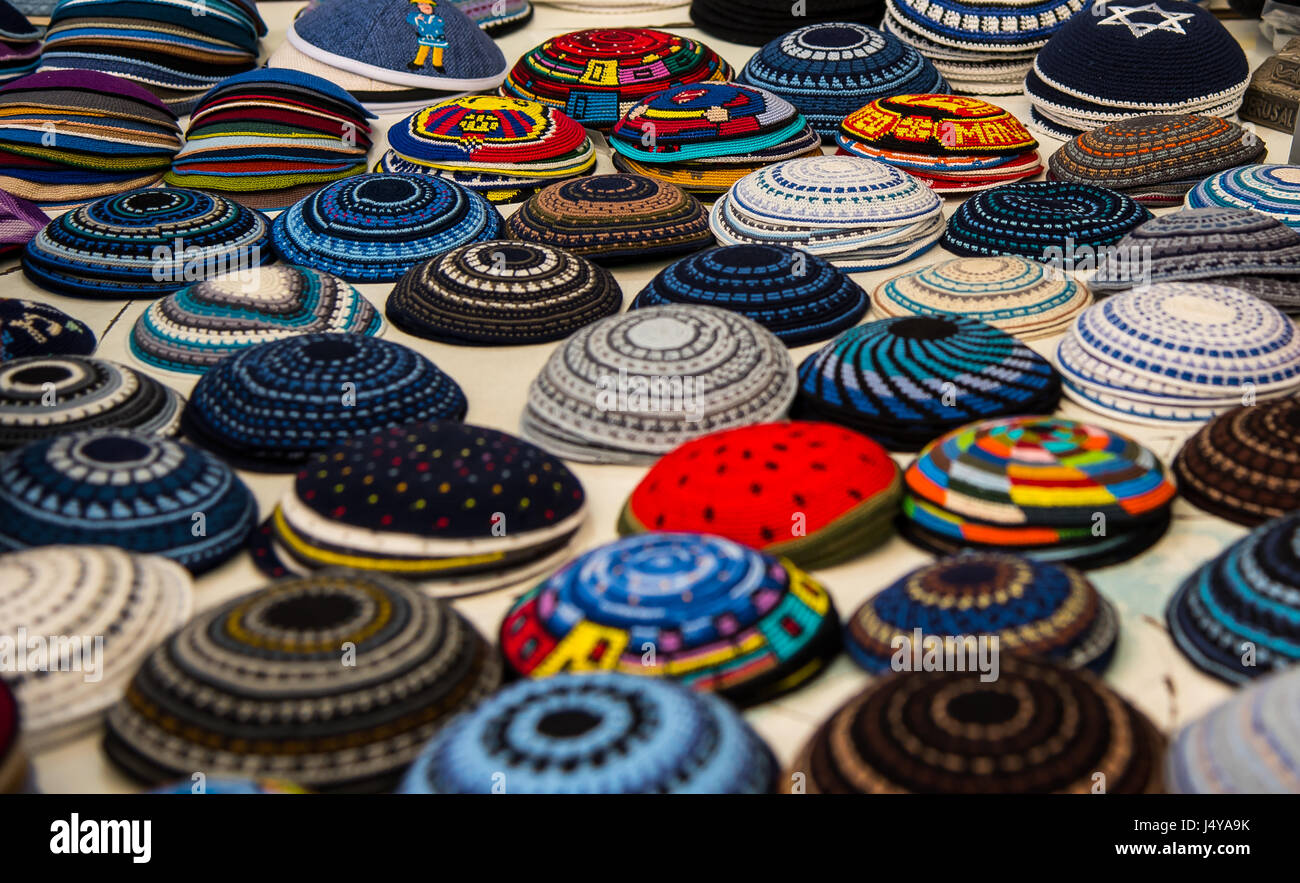 Yarmulke, a Jewish head covering Jewish headdress Stock Photo - Alamy