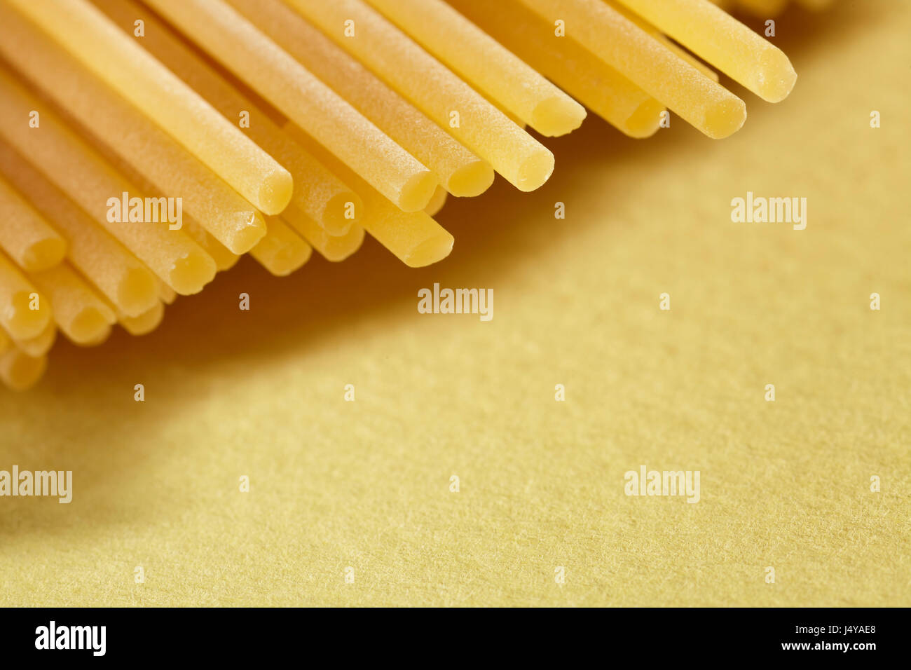 uncooked, dried spaghetti Stock Photo - Alamy