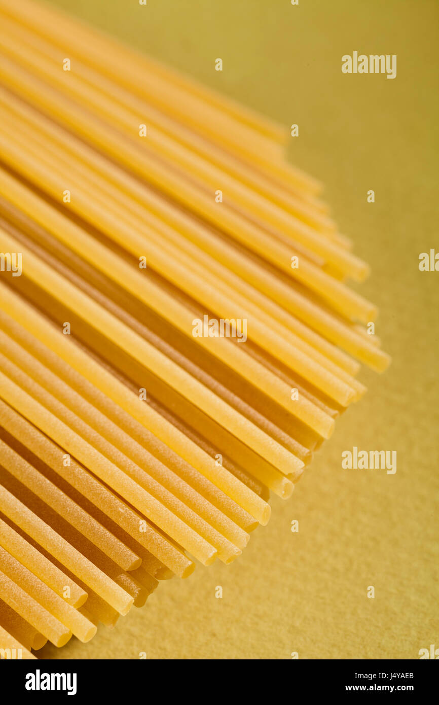 uncooked, dried spaghetti Stock Photo - Alamy