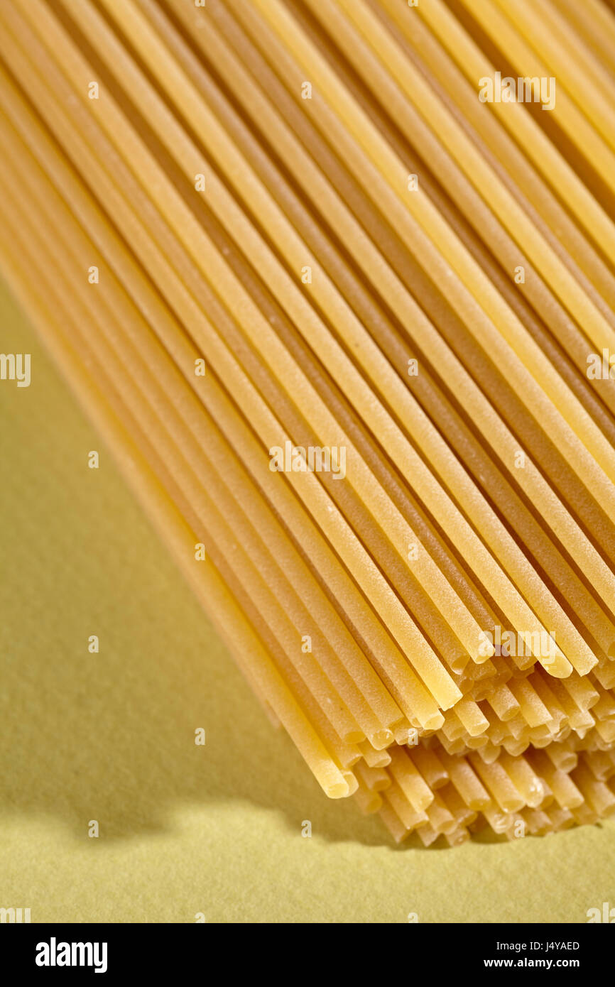 Uncooked dried spaghetti hi-res stock photography and images - Alamy