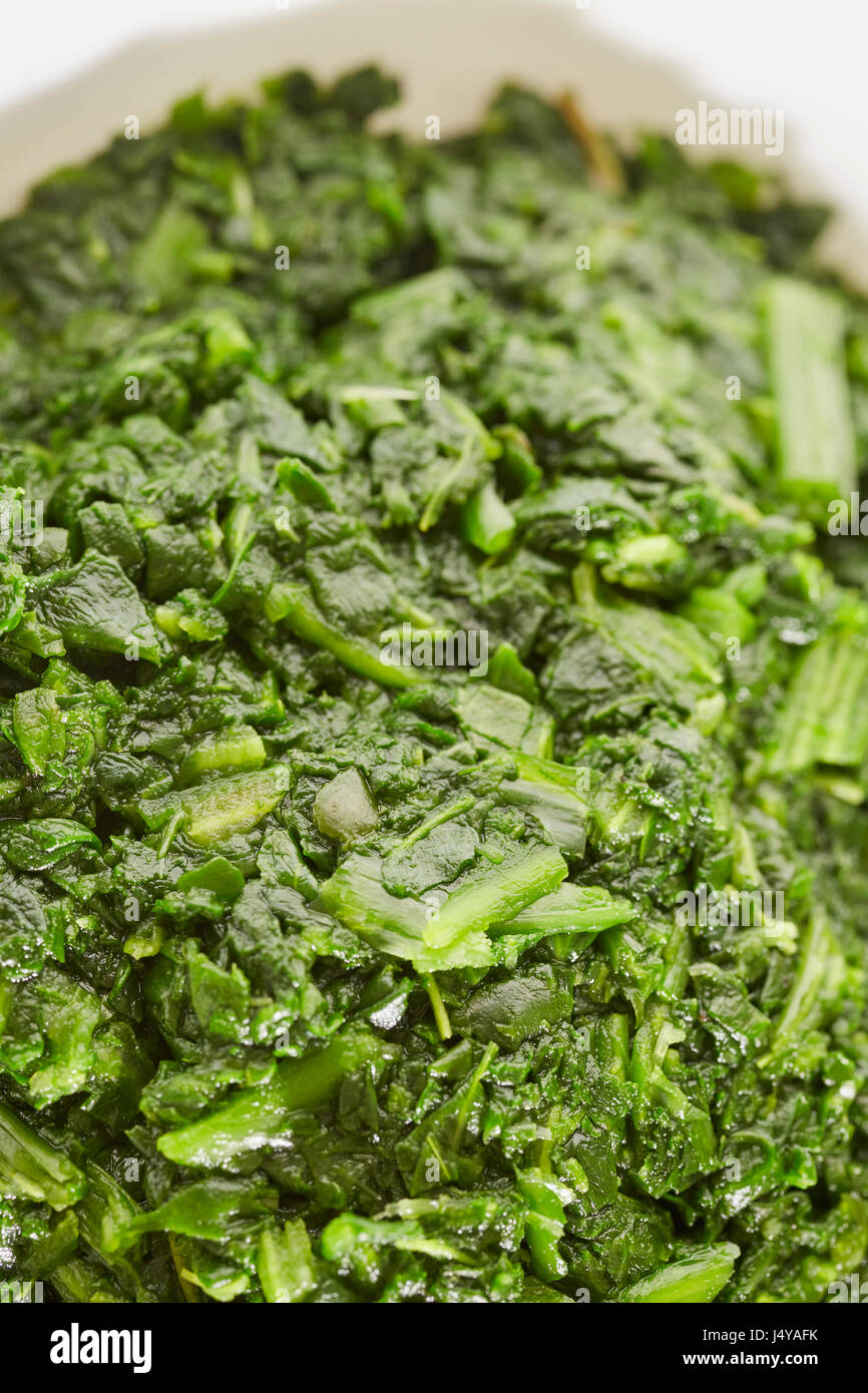 a bowl of cooked spinach Stock Photo - Alamy