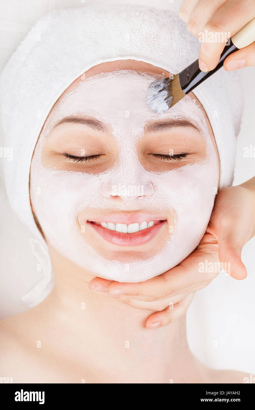 Applying facial mask at woman face at beauty salon Stock Photo - Alamy