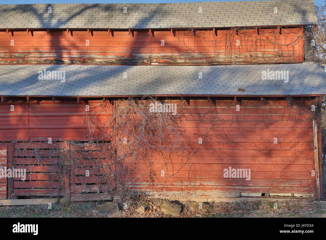 Old Red Barn Stock Photo - Alamy