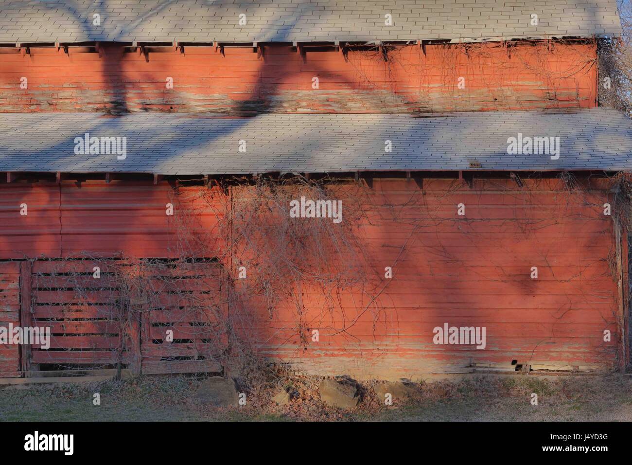 Old Red Barn Stock Photo - Alamy