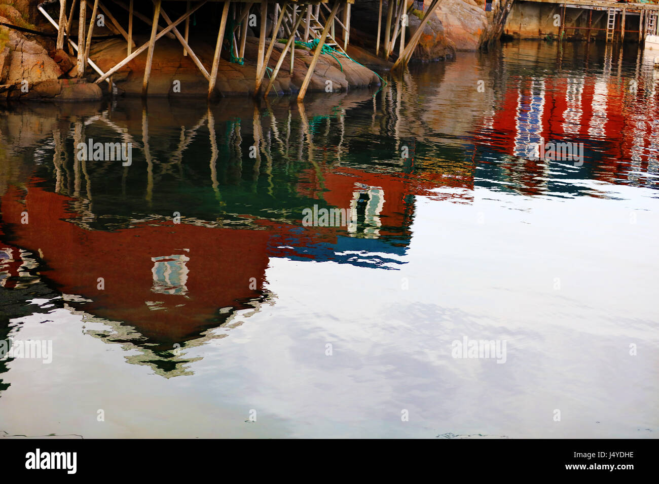 Reflection of fishing houses in the lake Stock Photo - Alamy