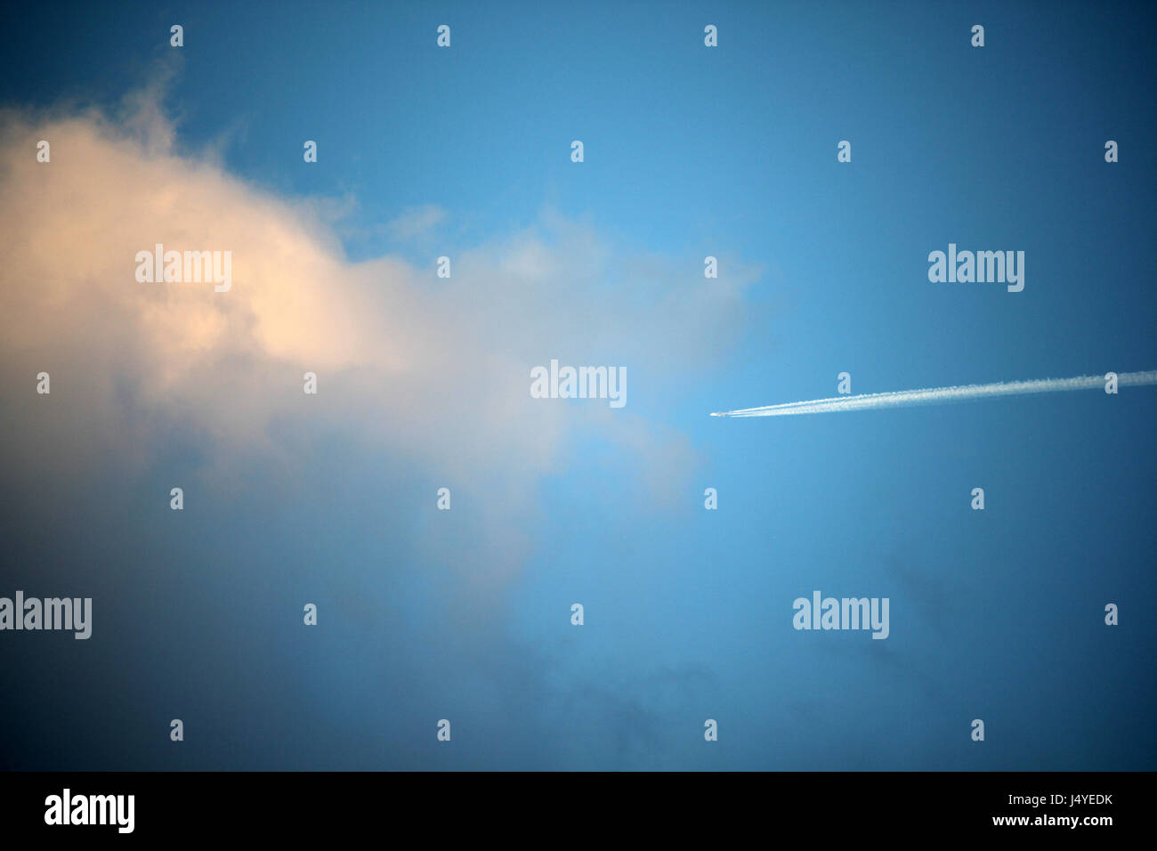 Airplane plane storm dramatic hi-res stock photography and images - Alamy