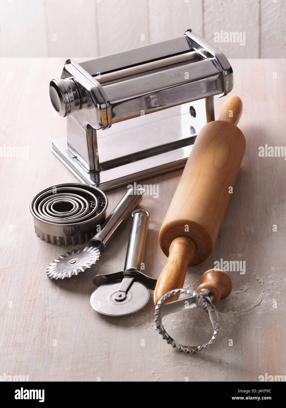 Pasta cutting machines hi-res stock photography and images - Alamy