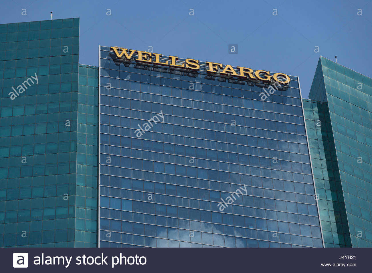 Wells Fargo Sign Stock Photos & Wells Fargo Sign Stock Images - Alamy