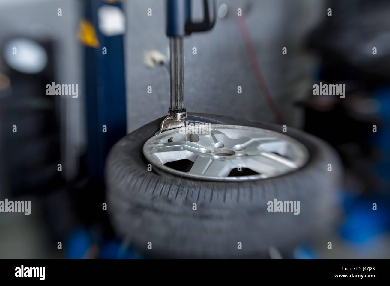 Tyre tire car service hi-res stock photography and images - Alamy