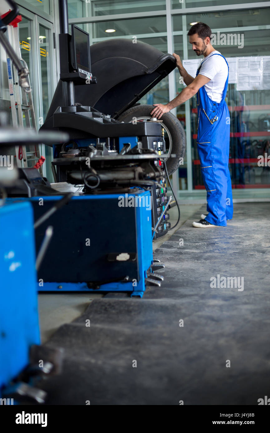 Wheel balancing repair change car hi-res stock photography and images ...