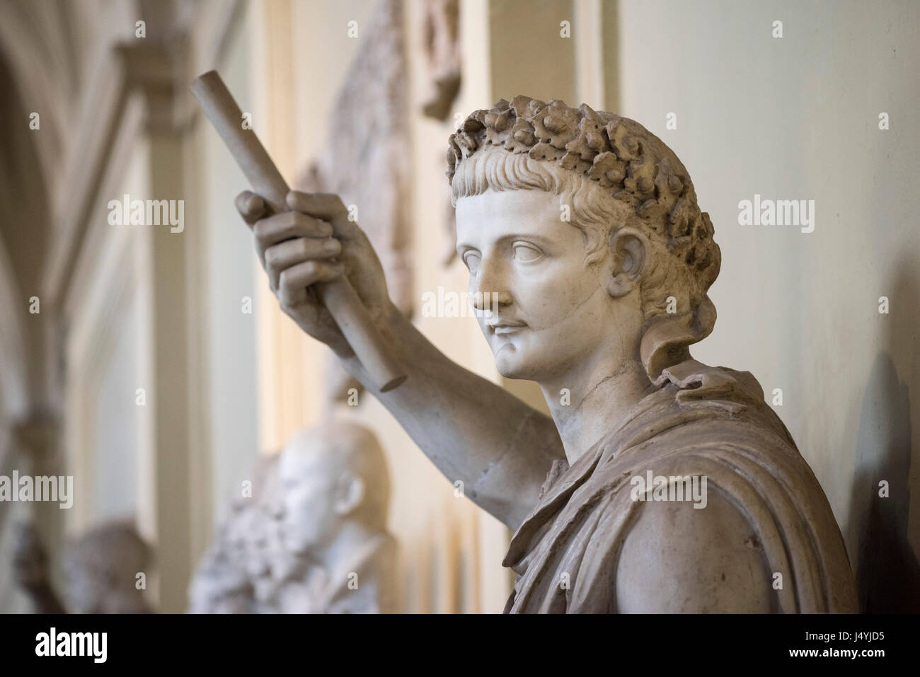 Roman emperor statue seated hi-res stock photography and images - Alamy