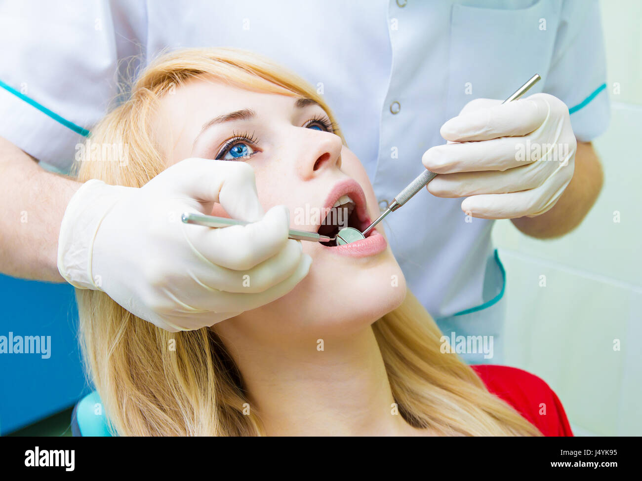 Wide Open Mouth Dentist Stock Photos & Wide Open Mouth Dentist Stock ...