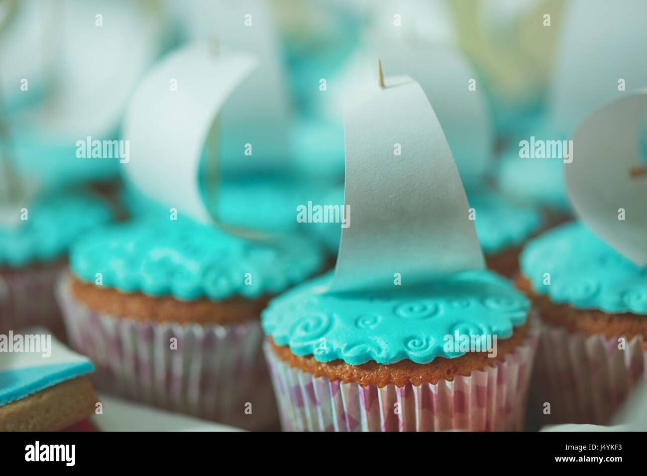 Icing ship hi-res stock photography and images - Alamy