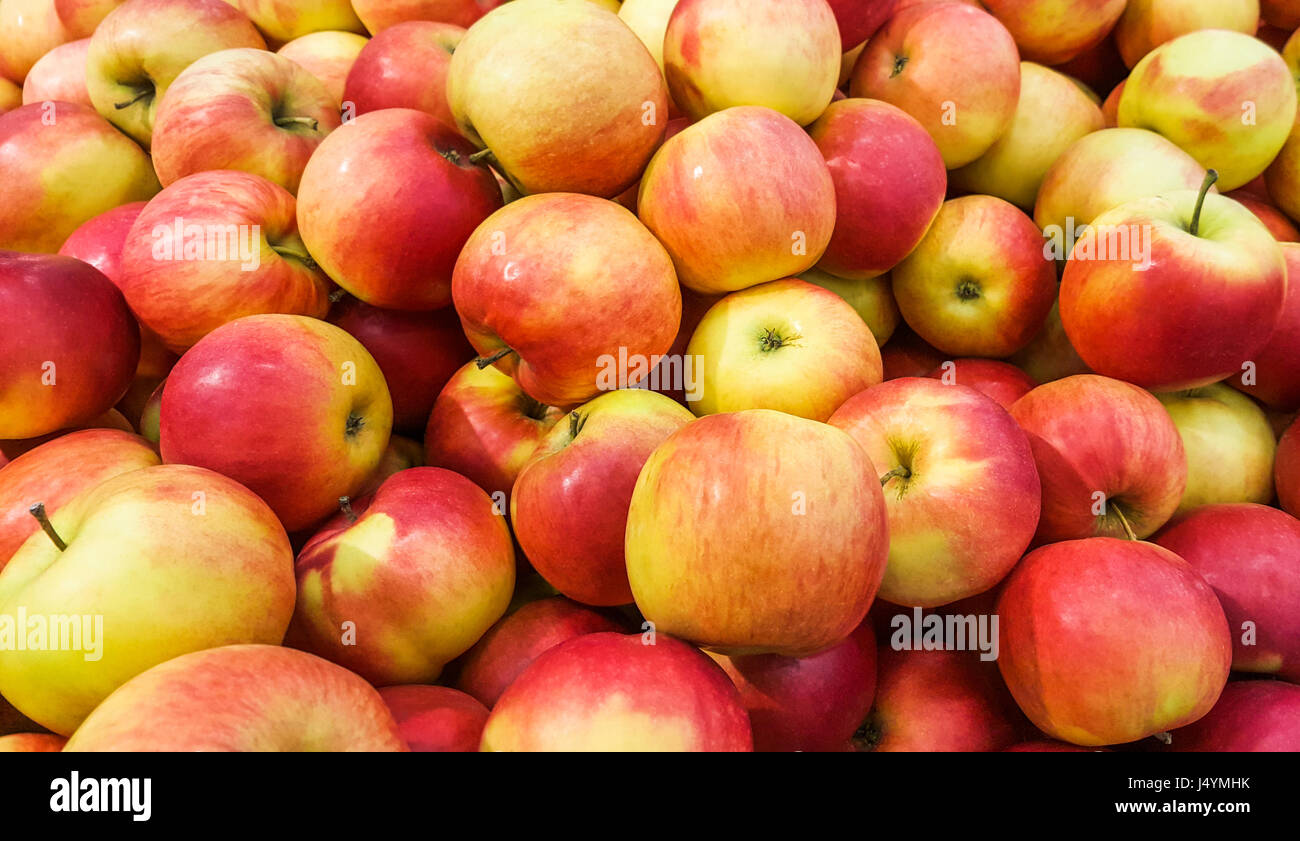 Background of fresh red apples Stock Photo - Alamy