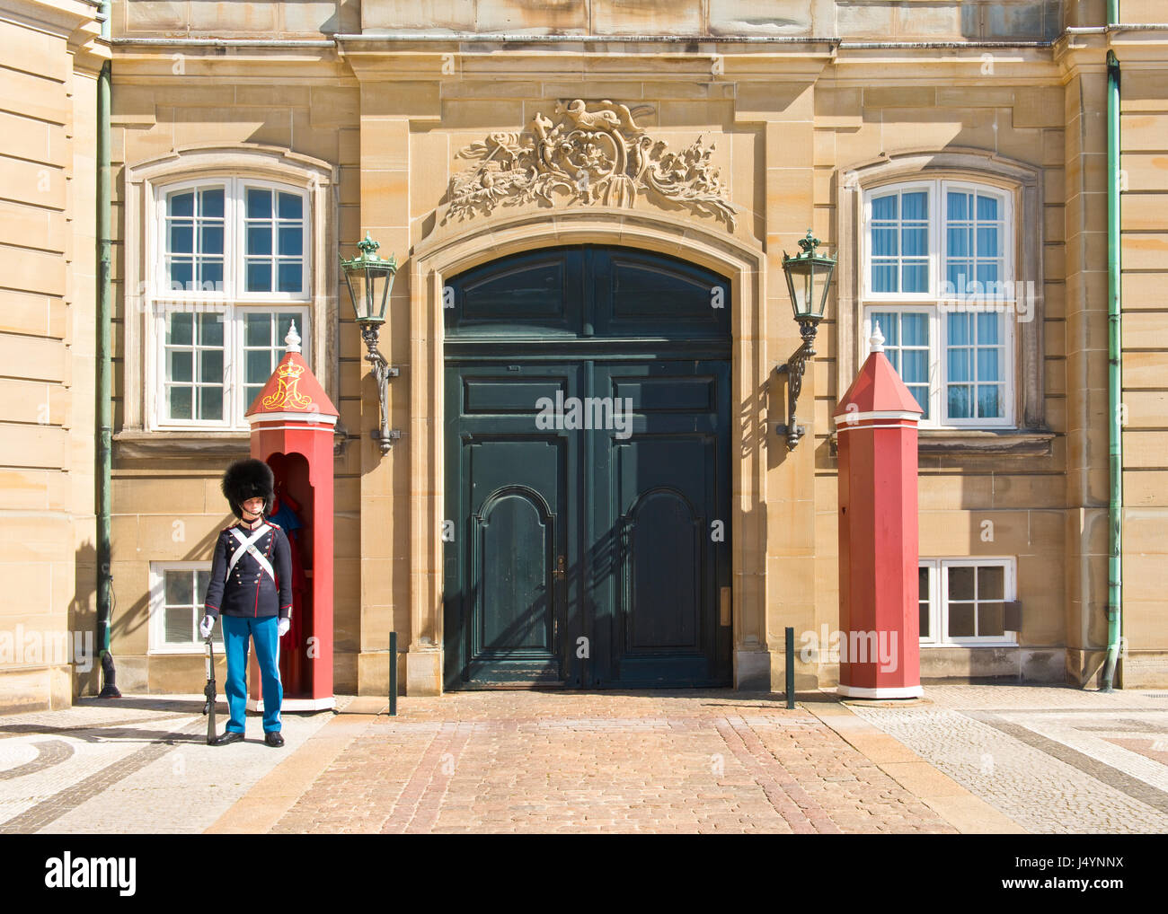 Royal military sentry hi-res stock photography and images - Alamy