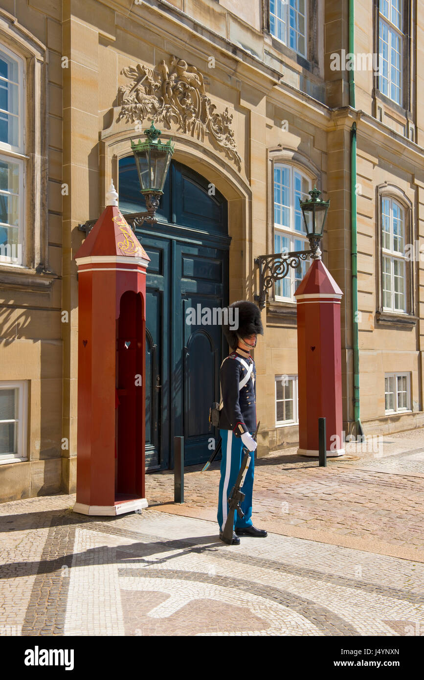 Gates of the royal palace hi-res stock photography and images - Alamy