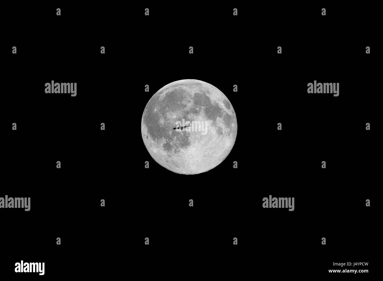 Airplane astronomy Black and White Stock Photos & Images - Alamy