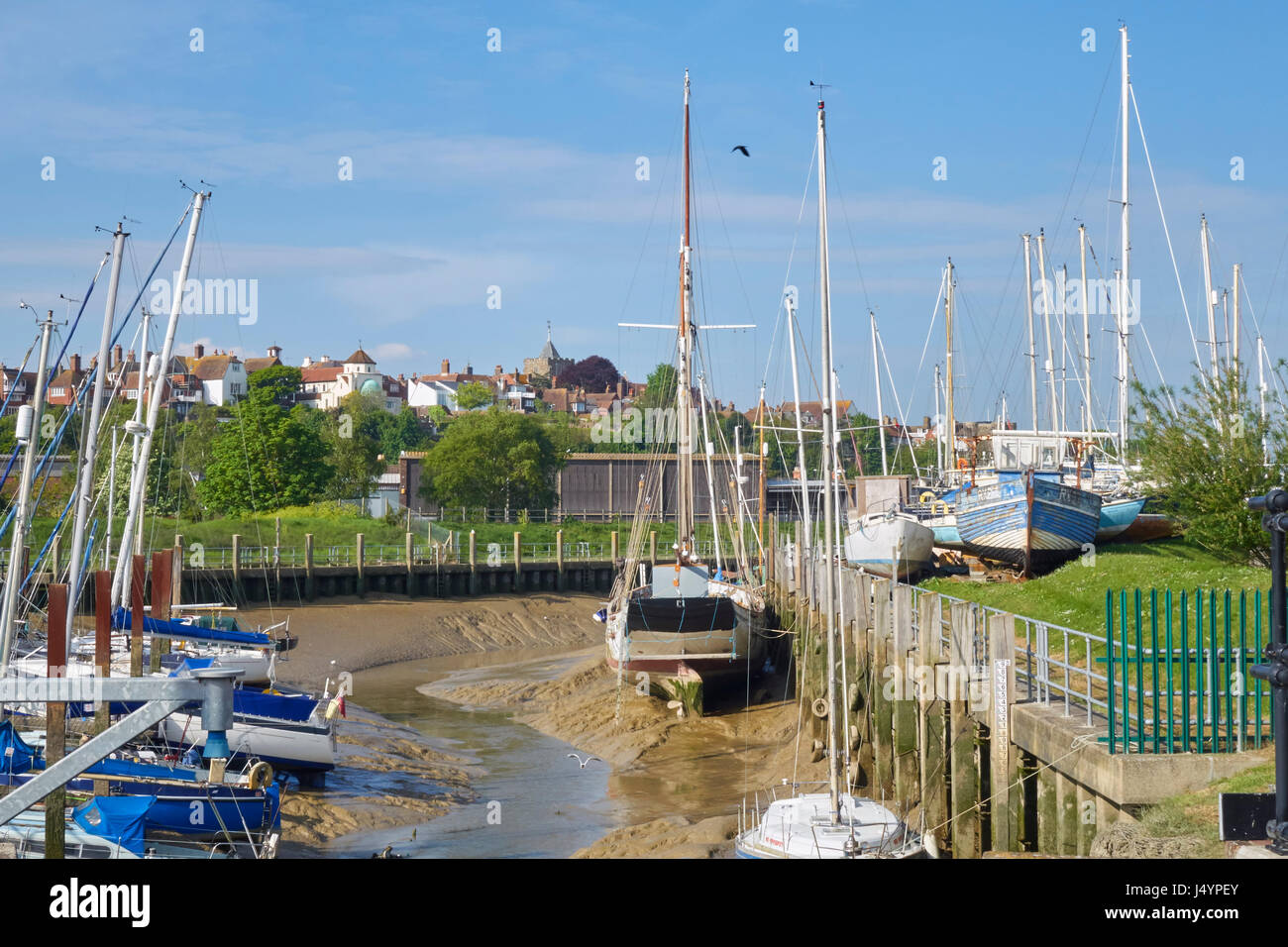Boats resting on the mud on the tidal River Brede creek, by the boat ...