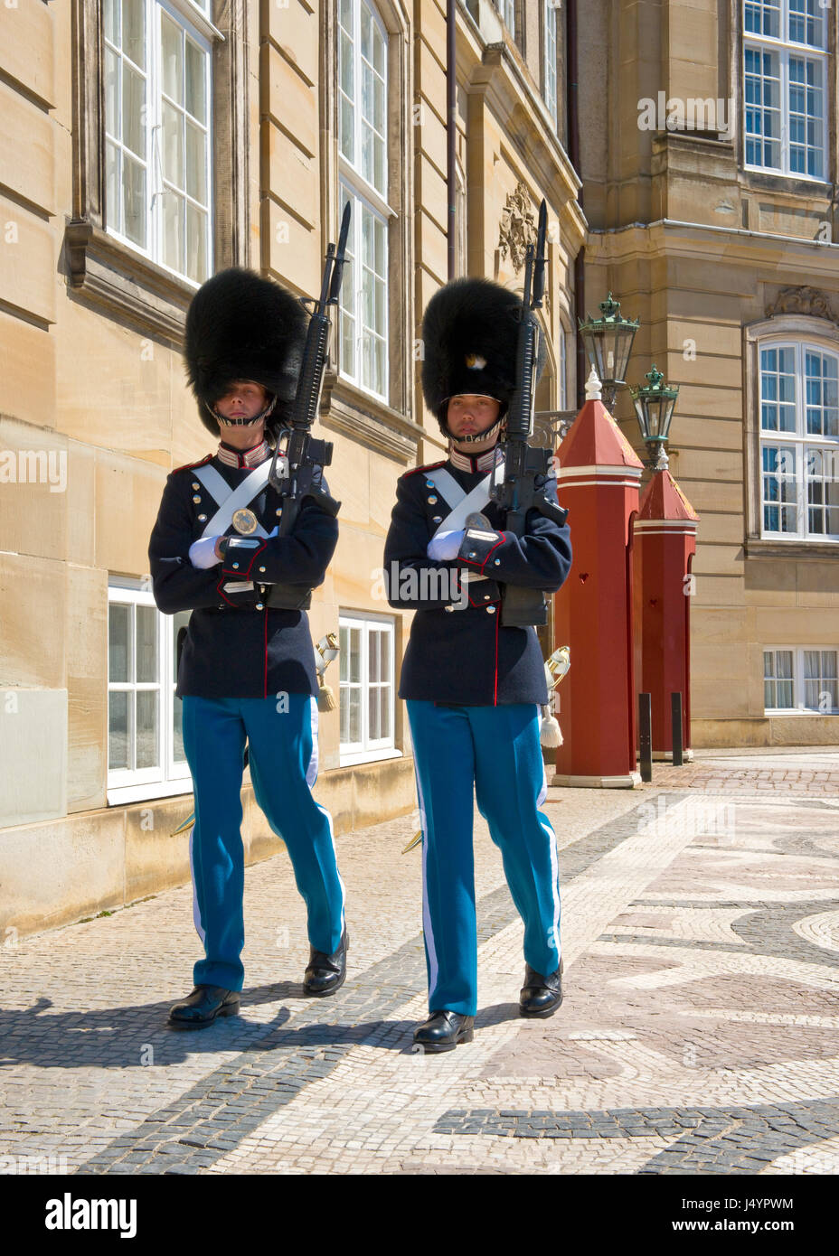 Royal sentry soldier outside gates of Royal Palace at Amalienborg ...