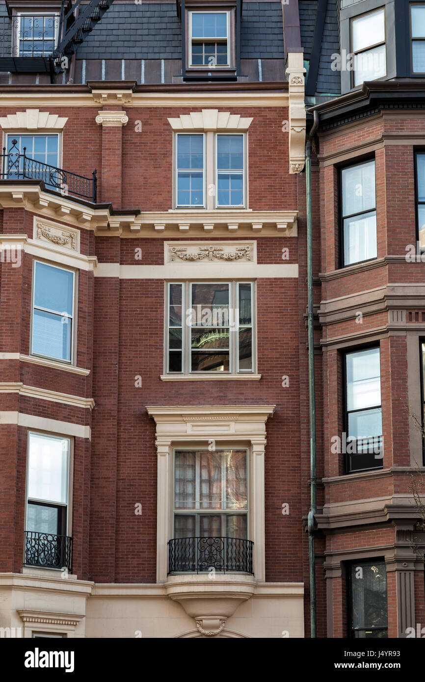 Historic facade bay windows hi-res stock photography and images - Alamy