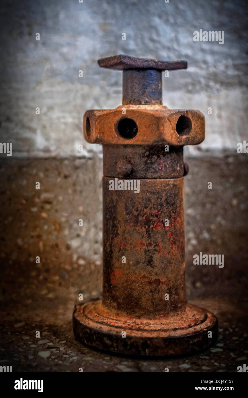 Screwjack hi-res stock photography and images - Alamy