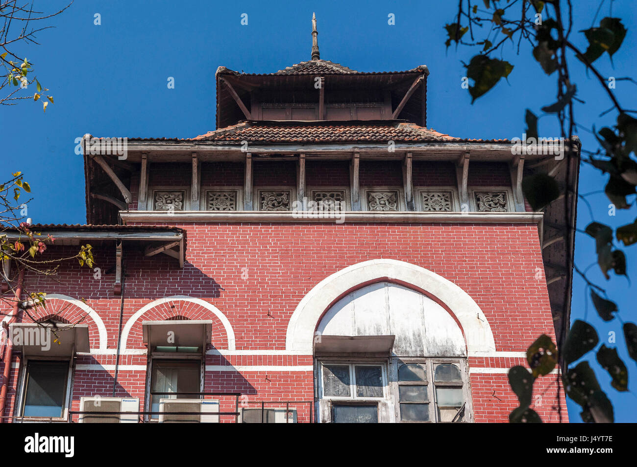 Architecture windows building mumbai hi-res stock photography and ...