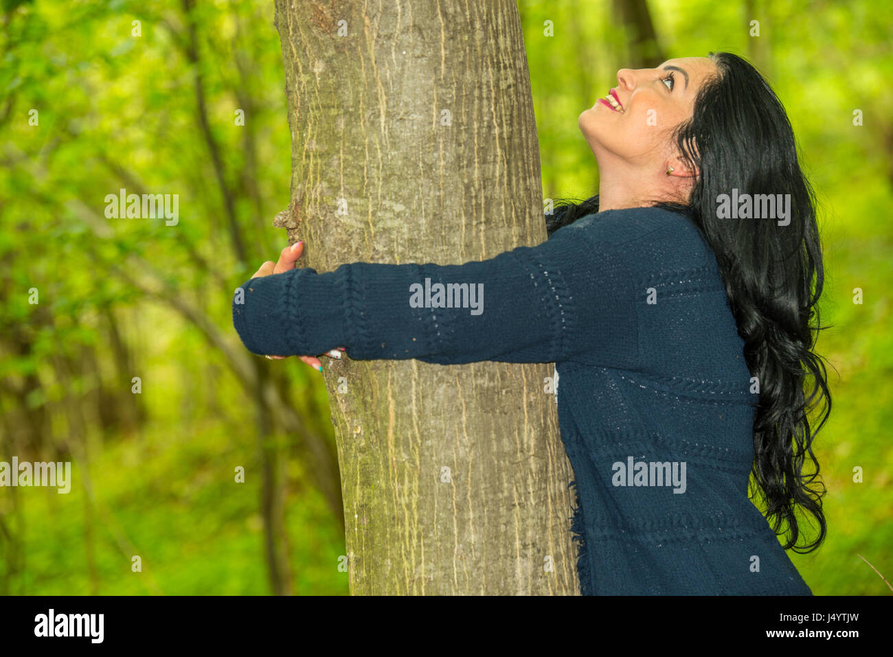 Woman tree cuddle embrace hi-res stock photography and images - Alamy