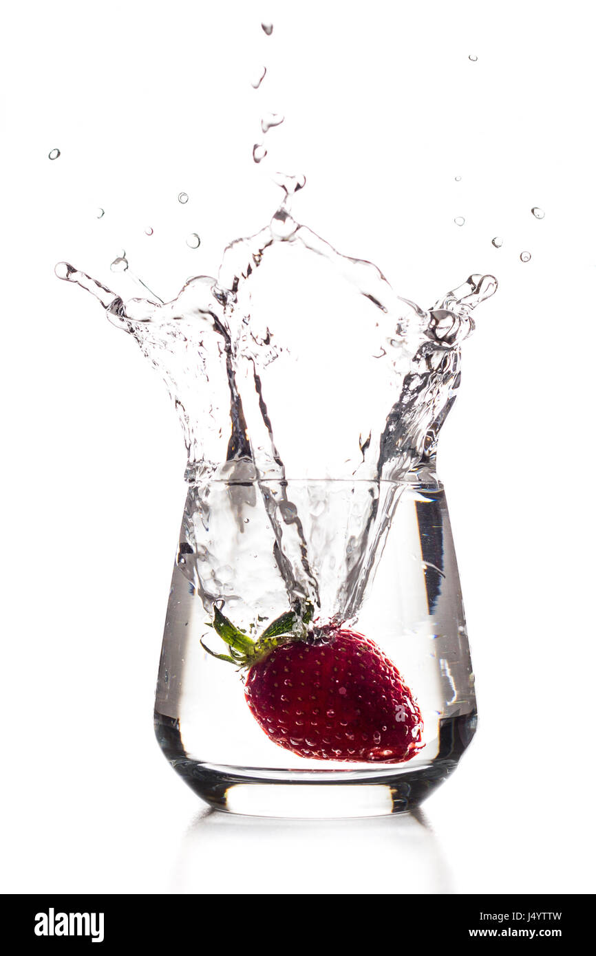 Strawberry cocktail drink splash hi-res stock photography and images ...