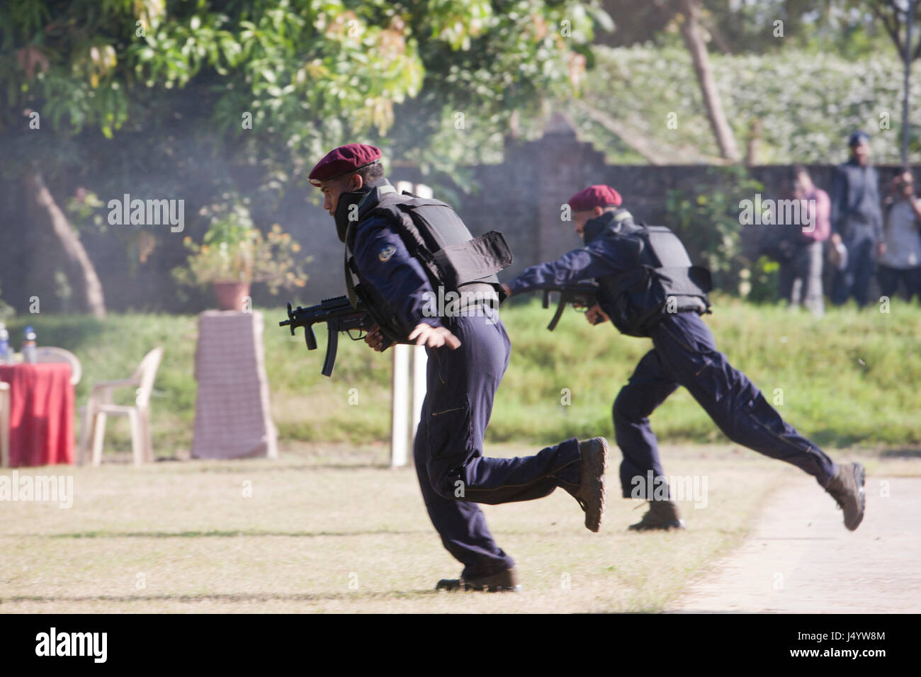 Indian soldier machine gun hi-res stock photography and images - Alamy