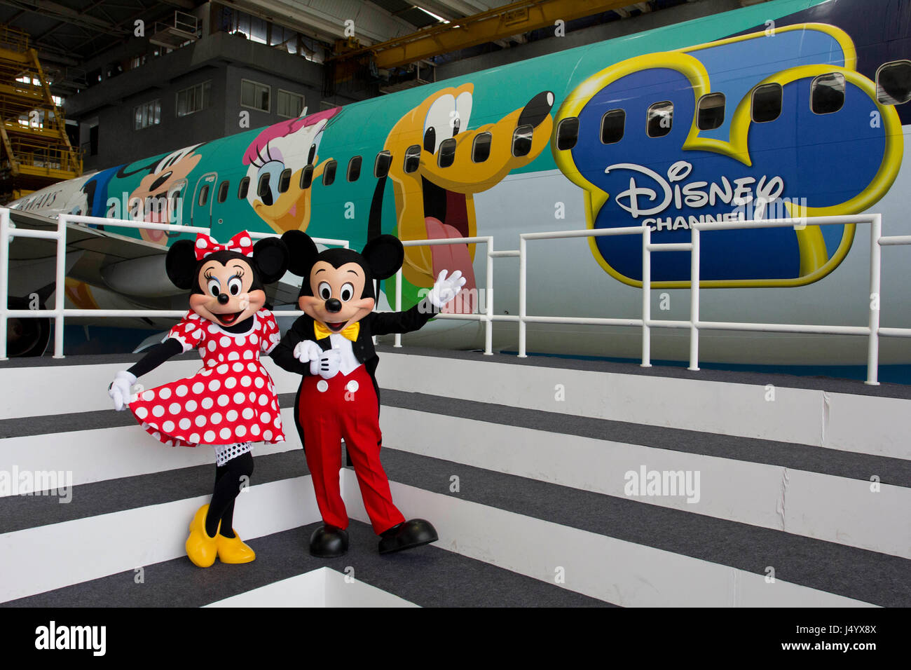 Minnie mickey mouse hi-res stock photography and images - Alamy