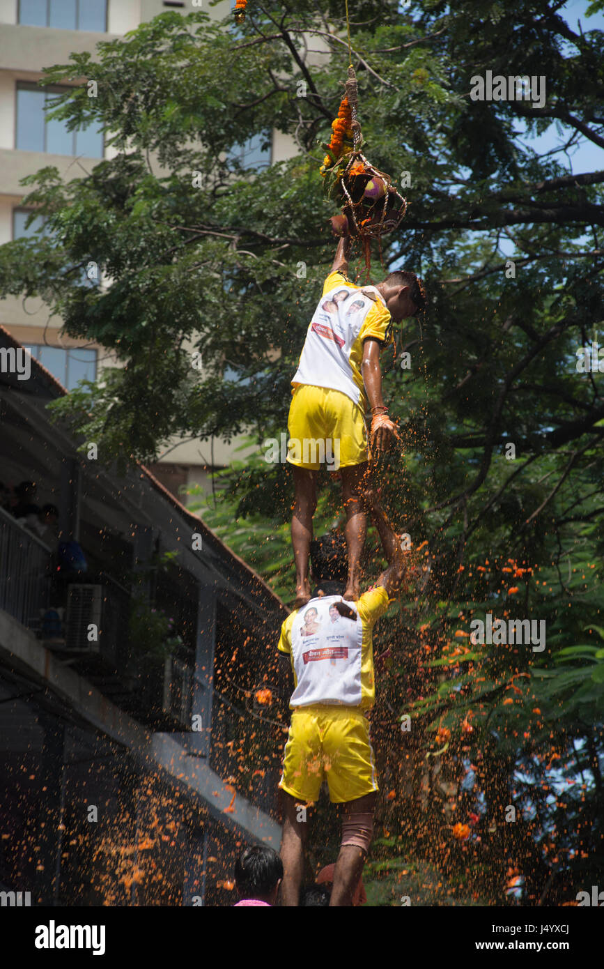 Human pyramid broken dahi handi, mumbai, maharashtra, india, asia Stock ...