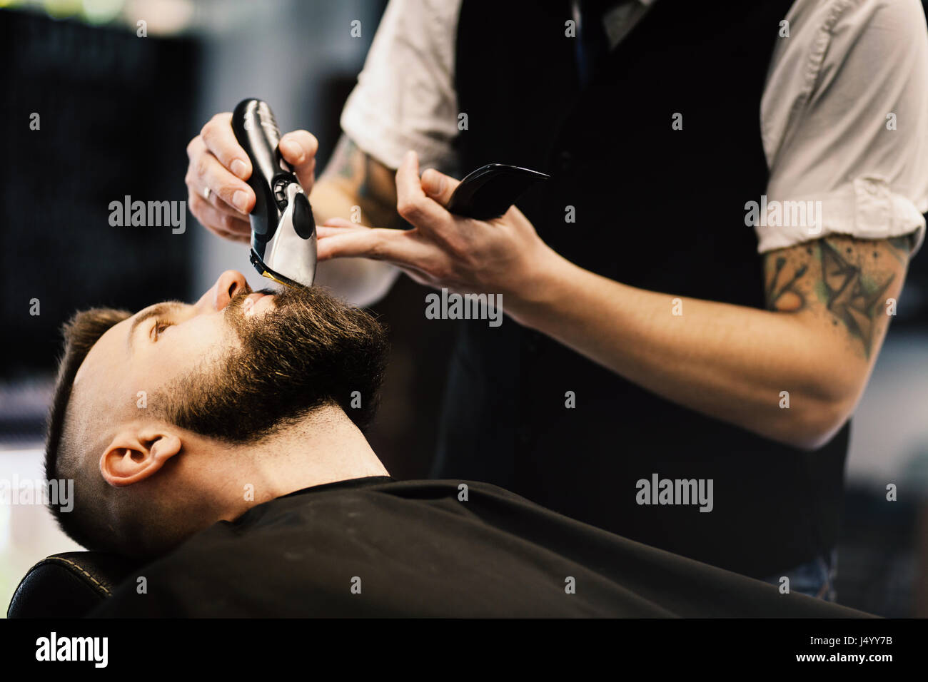 Professional barber in a barbershop doing a haircut Stock Photo - Alamy